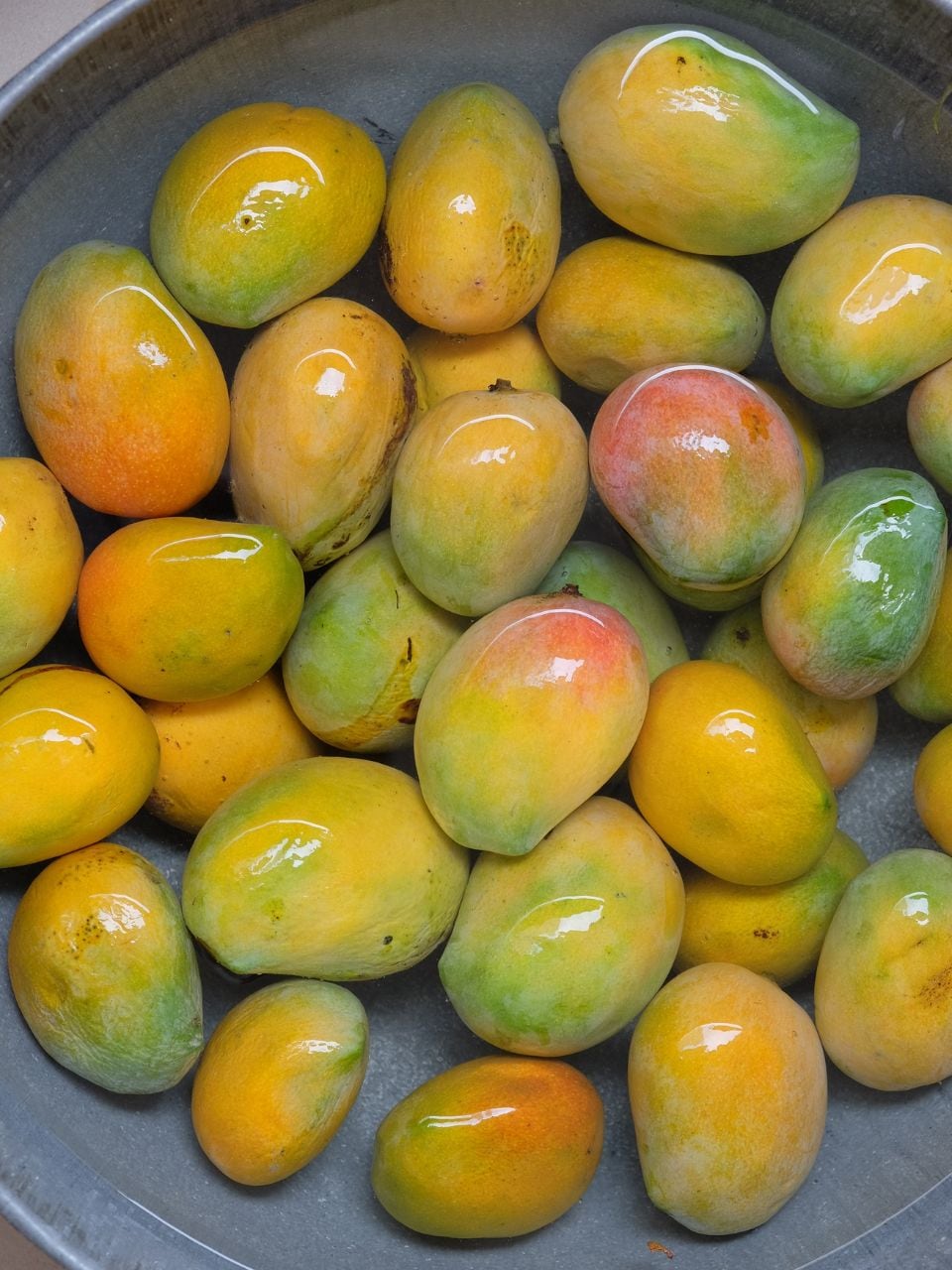 Why do you need to soak mangoes in water before eating?