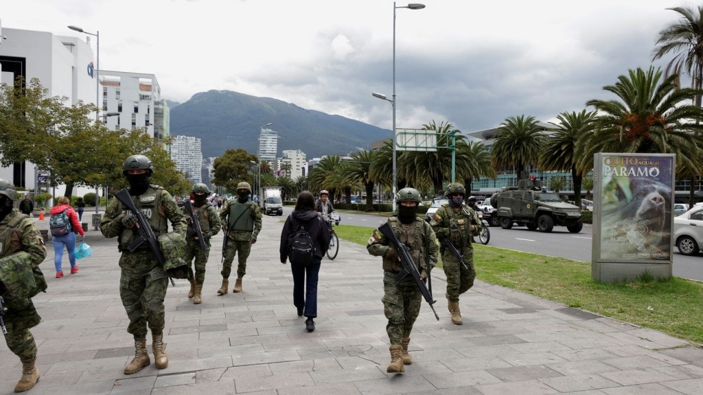 Ecuadorian police break into Mexican embassy in Quito as diplomatic ...