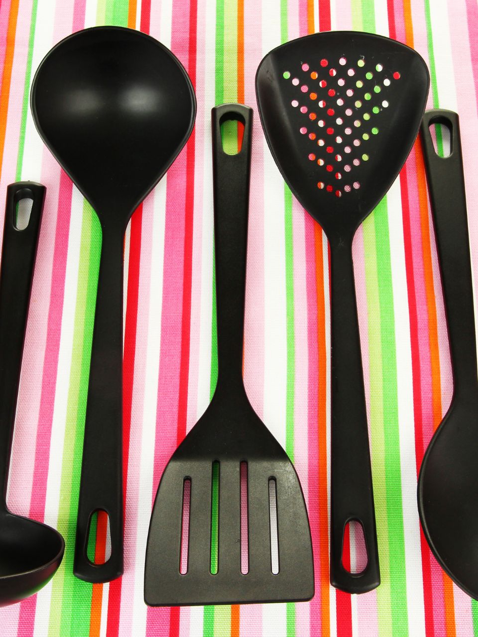 Why you should think twice before using black plastic utensils