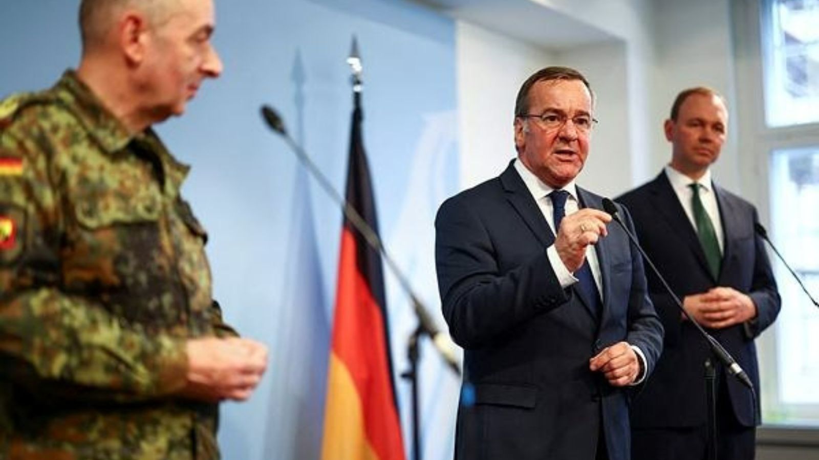 Germany’s defence minister overhauls military command as he seeks ‘war ...