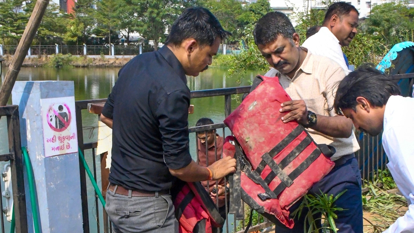 Vadodara boat accident: Gujarat HC raps civic body over 30-yr contract ... Vadodara boat accident: Gujarat HC raps civic body over 30-yr contract ...