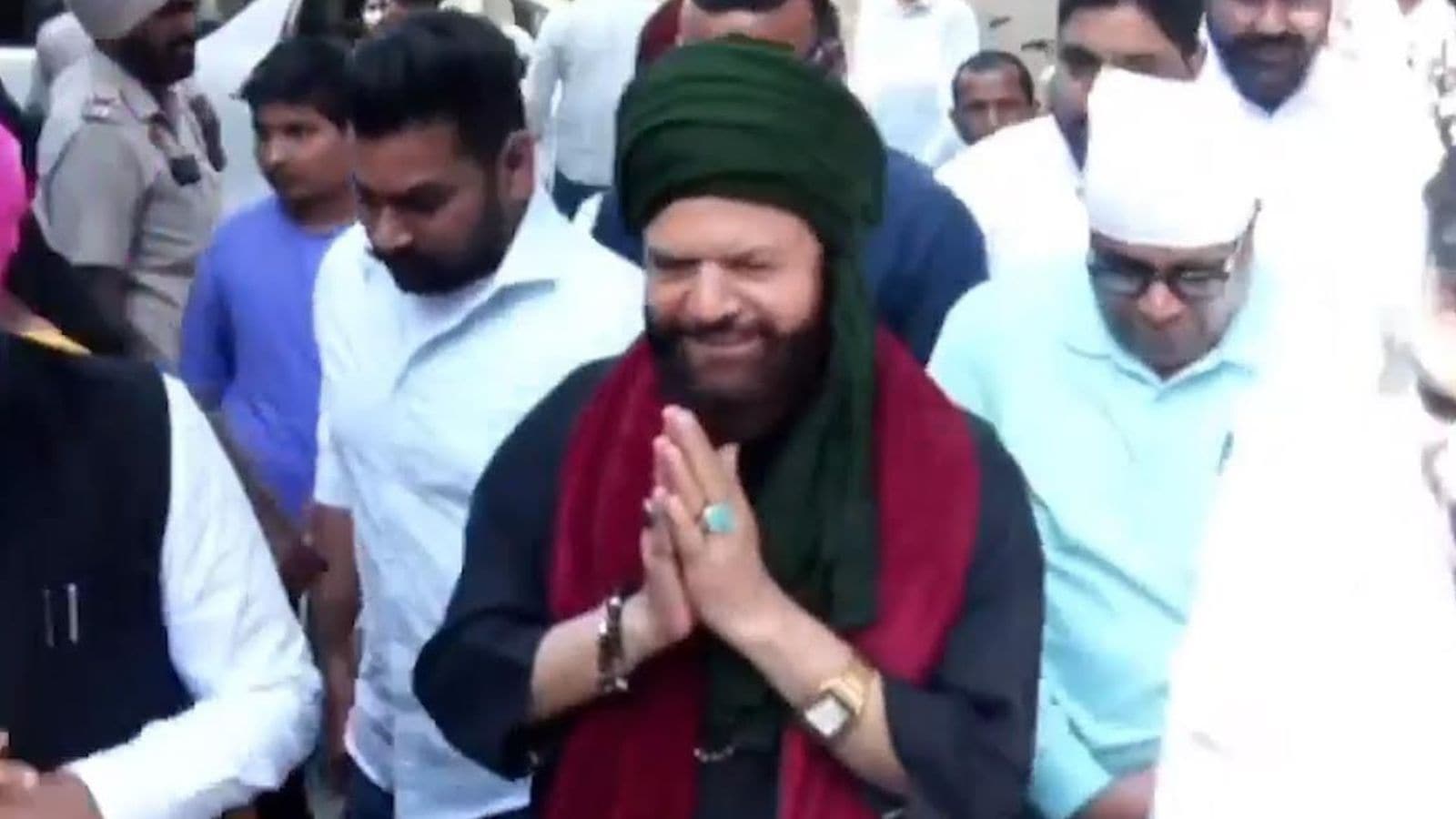Lok Sabha Polls: Hans Raj Hans kicks off poll campaign, faces protests ...