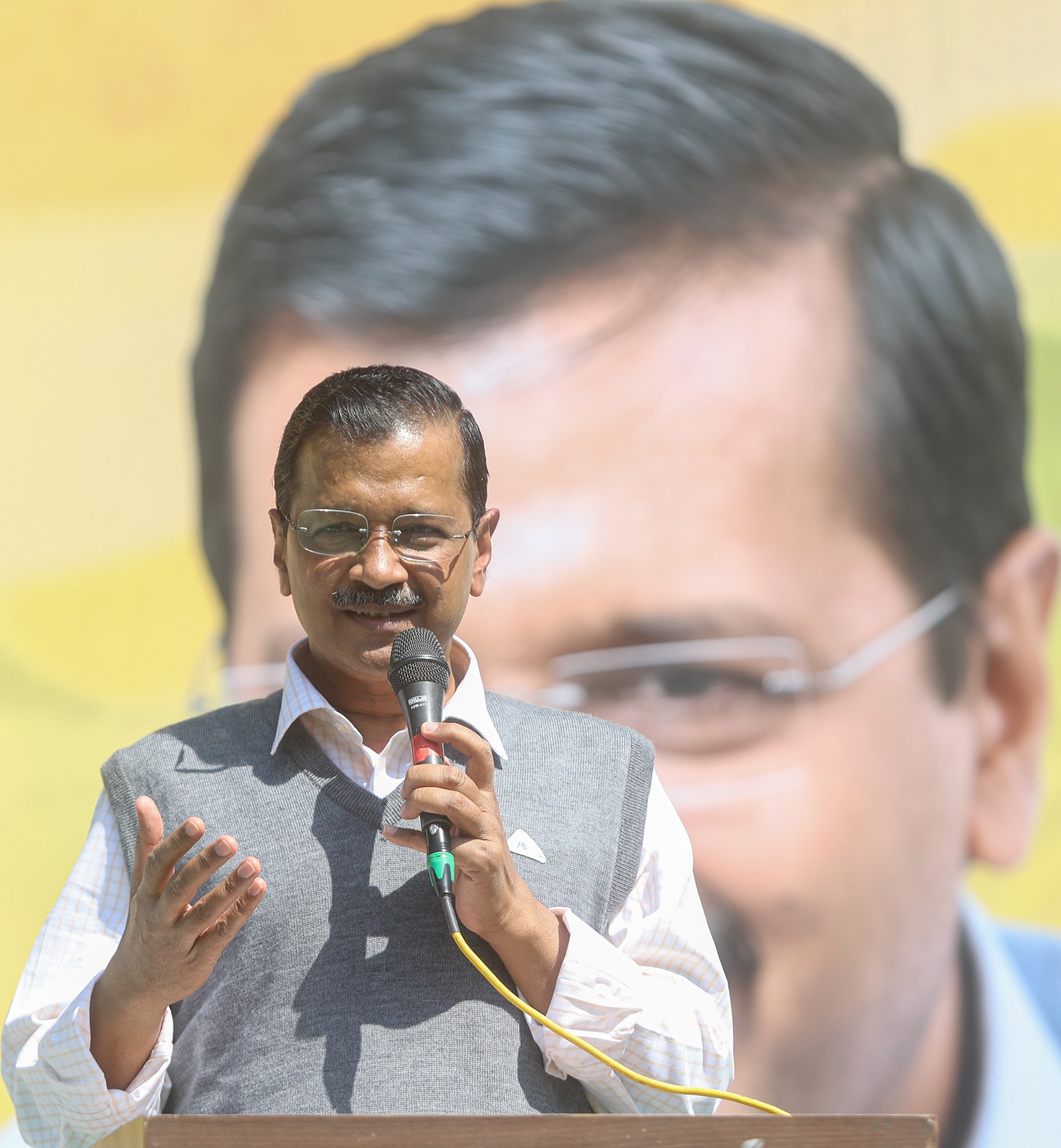 Delhi L-G pens open letter to CM Kejriwal, slams govt over water ...