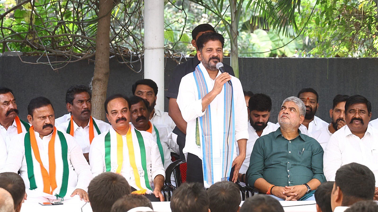 Congress govt in Telangana shuns BRS stand, wants to join PMAY-G ...