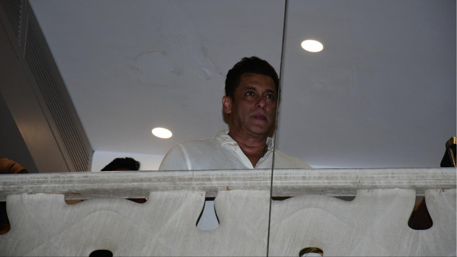 Salman Khan surrounded by police vans, security entourage as he steps ...