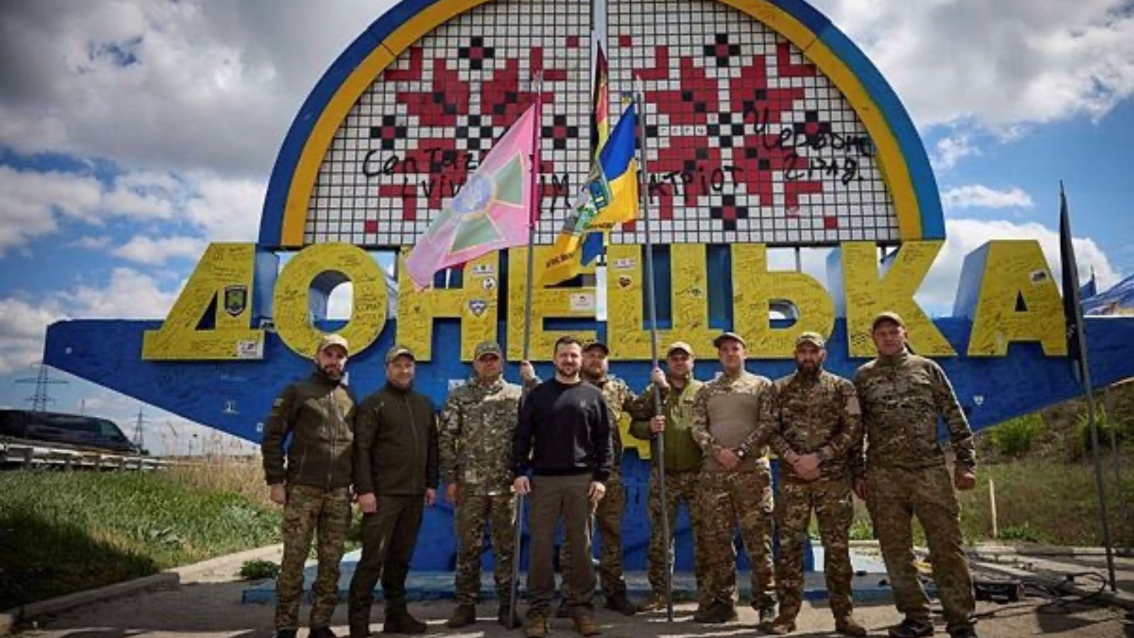 Ukraine's Zelenskyy visits eastern command post for Chasiv Yar troops