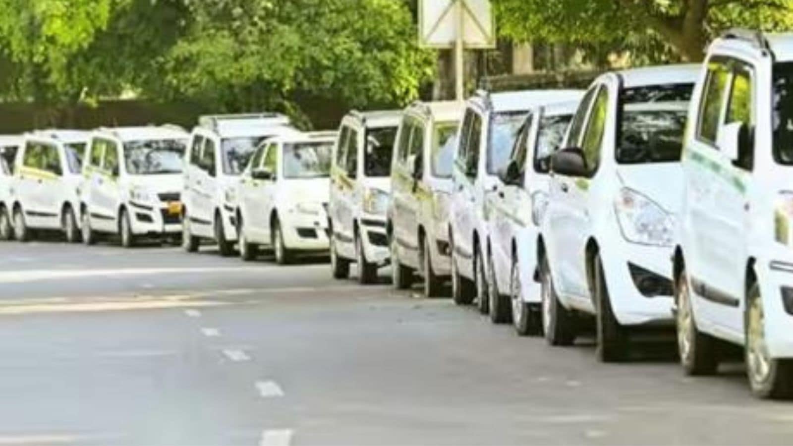 Passenger vehicle wholesales up 8.4% to 42 lakh units in FY24: Industry ...