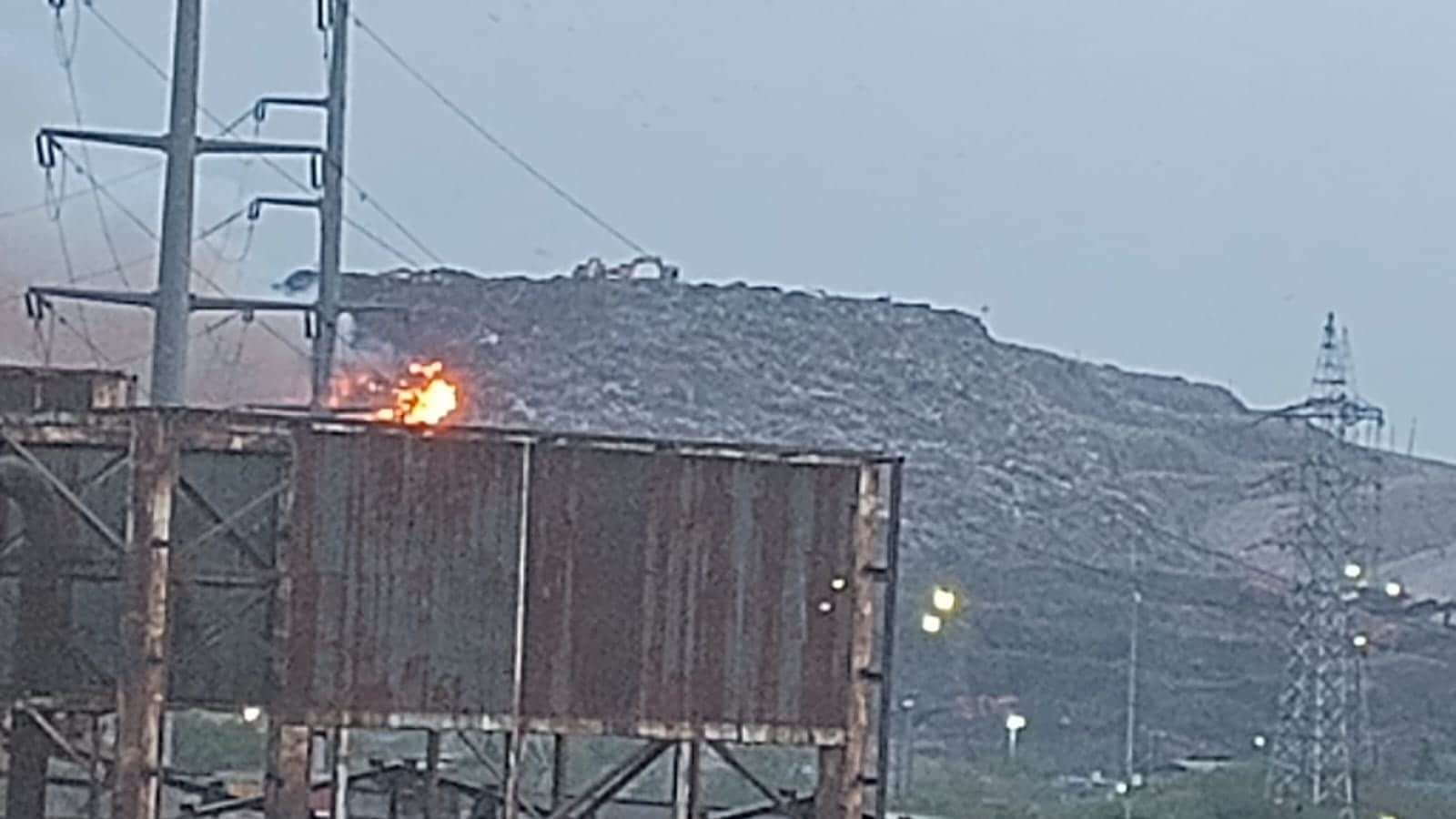 Ghazipur landfill on fire yet again, heat and dry weather possible ...