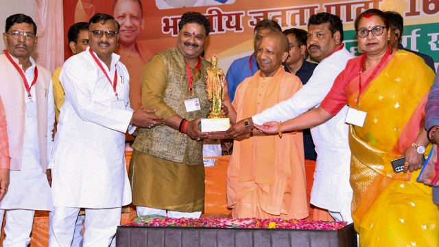 Prabuddh Varg Sammelan | Diler on dais, CM tries to pacify his ...