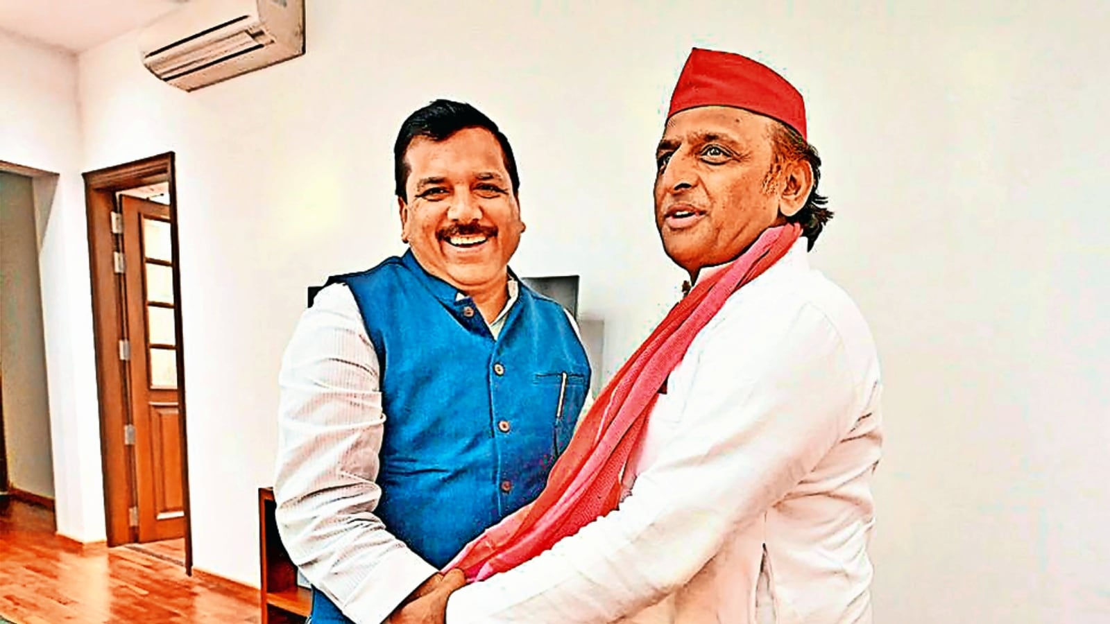 Sanjay Singh meets Akhilesh, promises AAP support to INDIA candidates ...