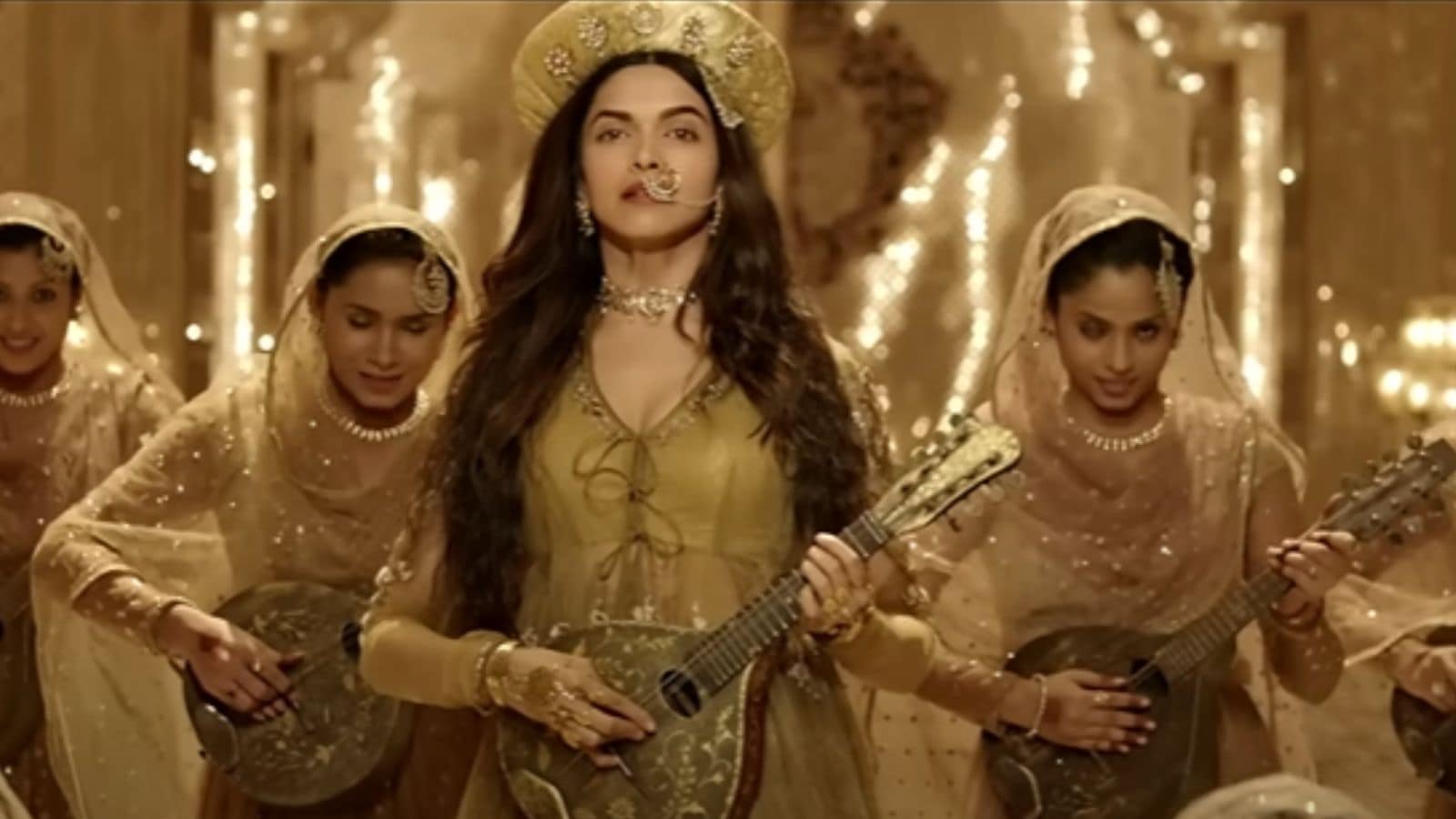 The Academy shares Deepika Padukone’s ‘Deewani Mastani’ song clip ...