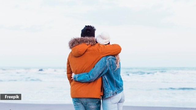 Large scientific review confirms the benefits of physical touch | Life ...