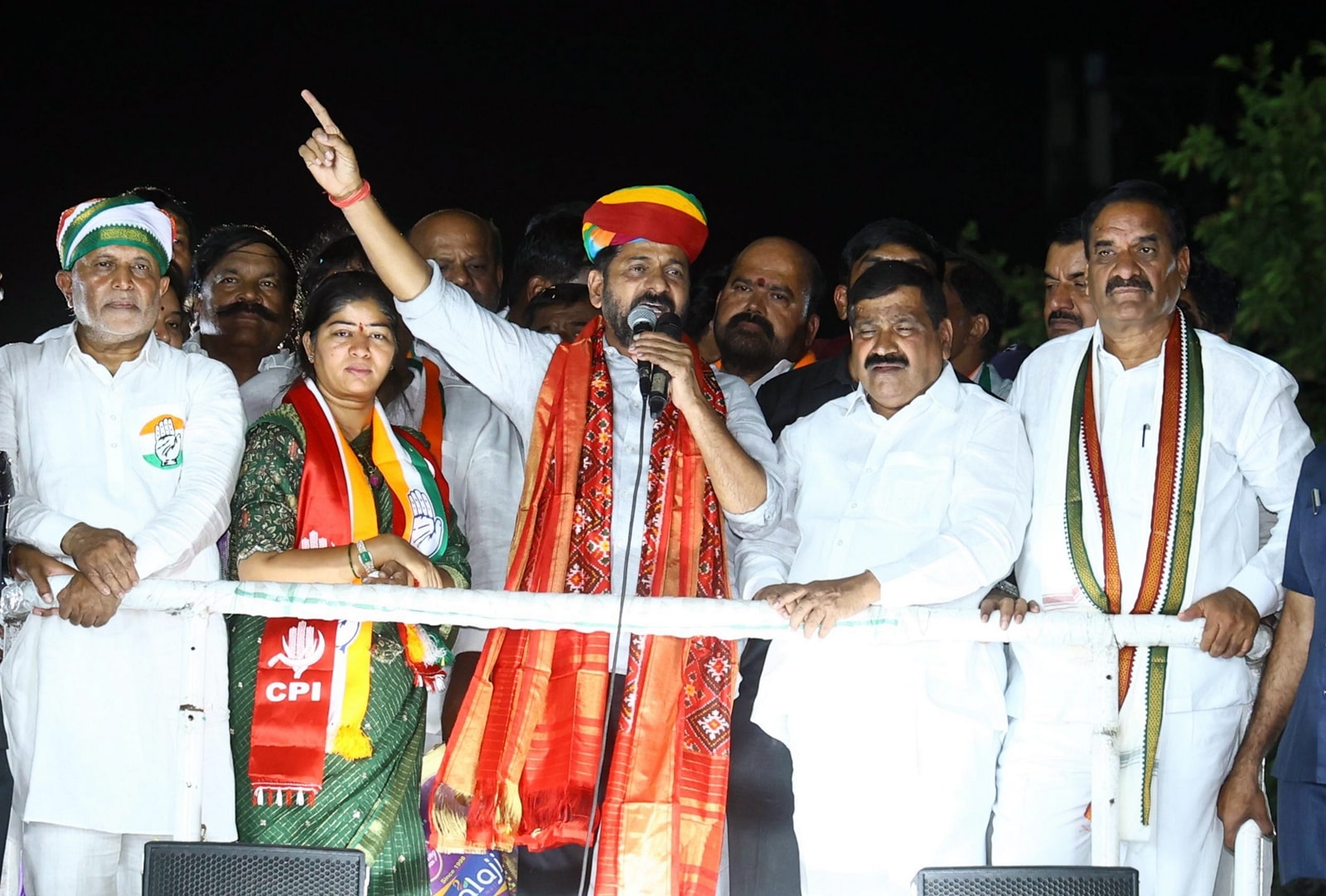 Modi popularity props up BJP in Telangana as Congress rides high on ...