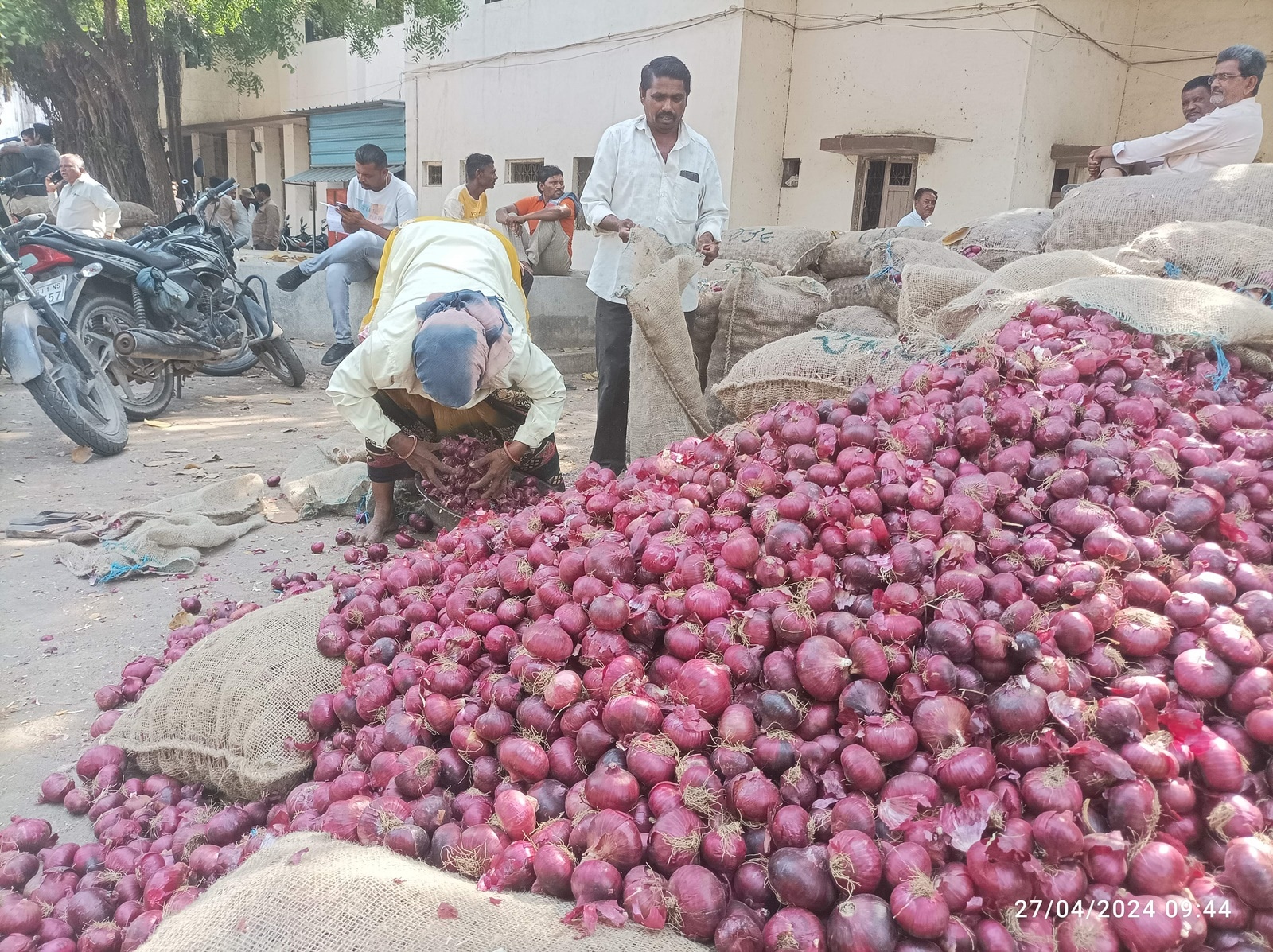 Ground Report: Surat lifeline for Amreli, courtesy an uncontested win ...