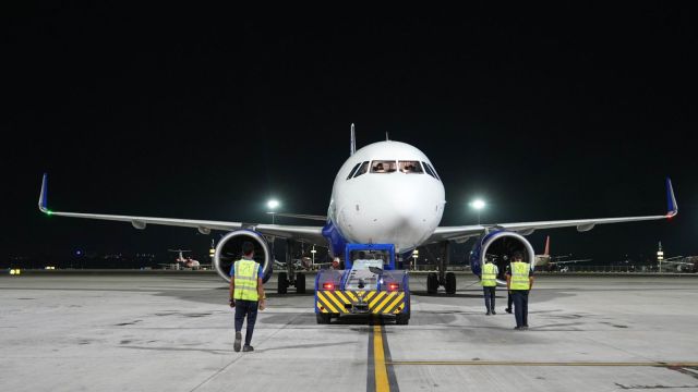 Bengaluru airport’s Terminal 2 witnesses water leakage after heavy ...