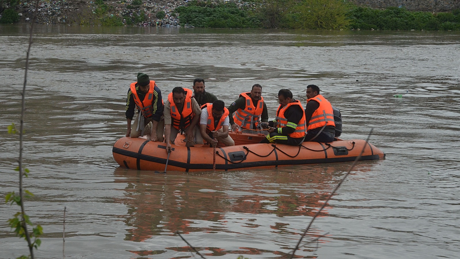 Two kids among six missing as boat capsizes in backwaters of Pune ...