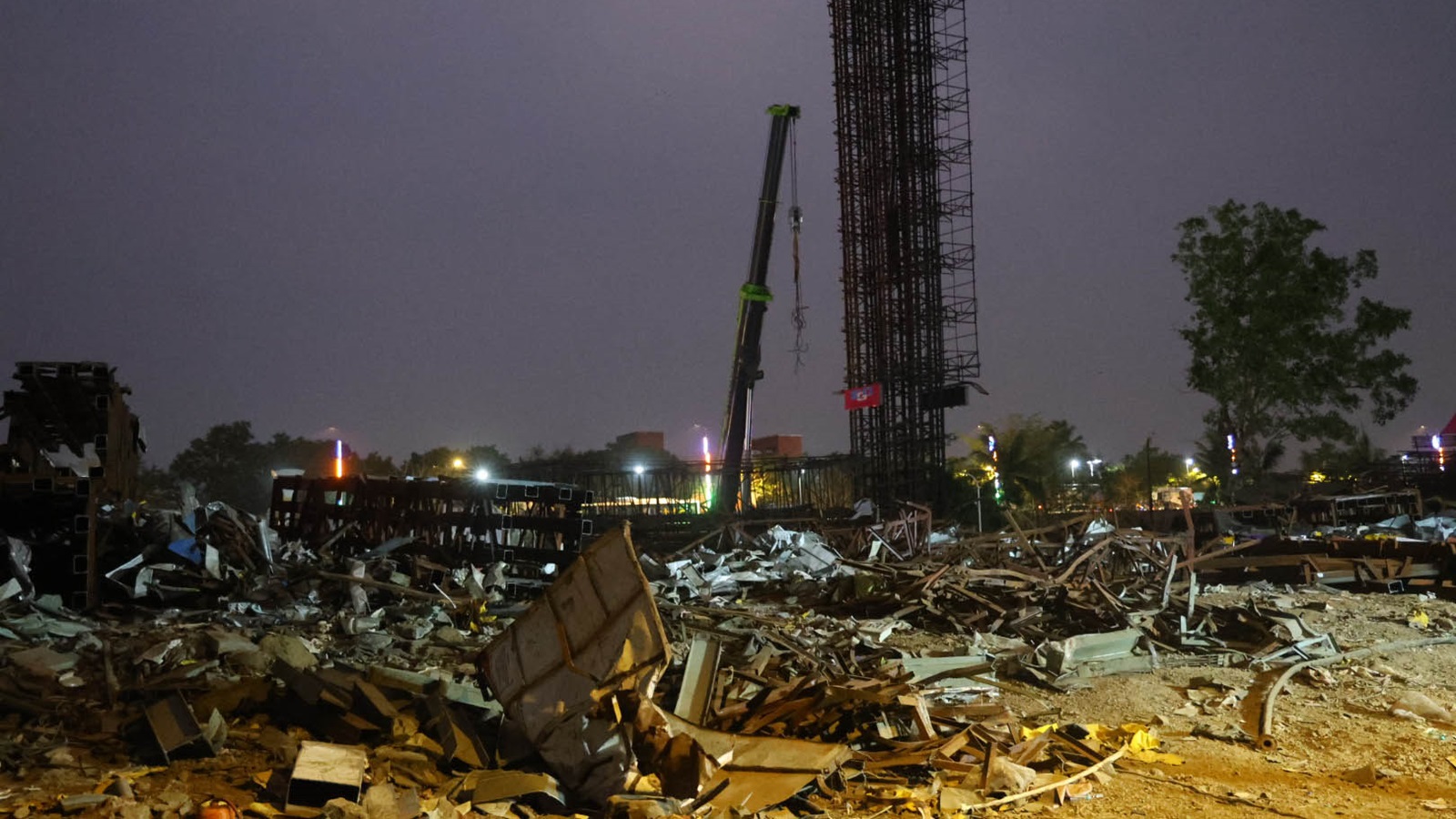 Mumbai billboard collapse: Survey all hoardings, BMC writes to licence ...