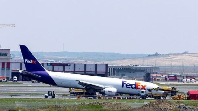 Boeing cargo plane lands in Istanbul without front landing gear, probe launched | World News ...