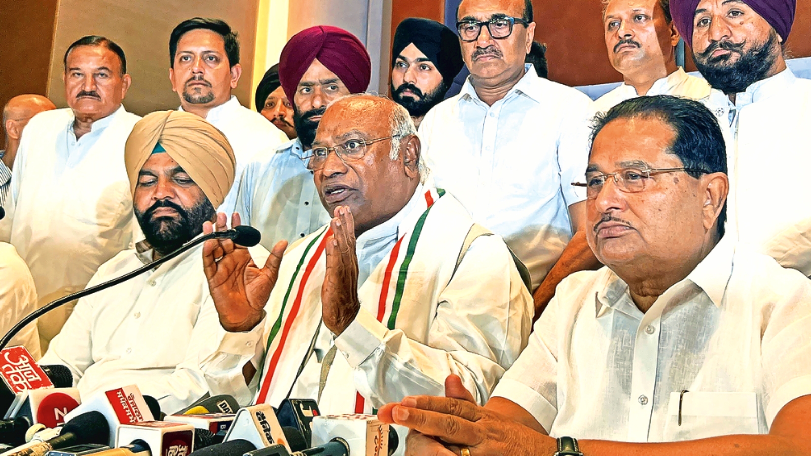 Mallikarjun Kharge: After June 4, INDIA bloc is going to replace Modi ...