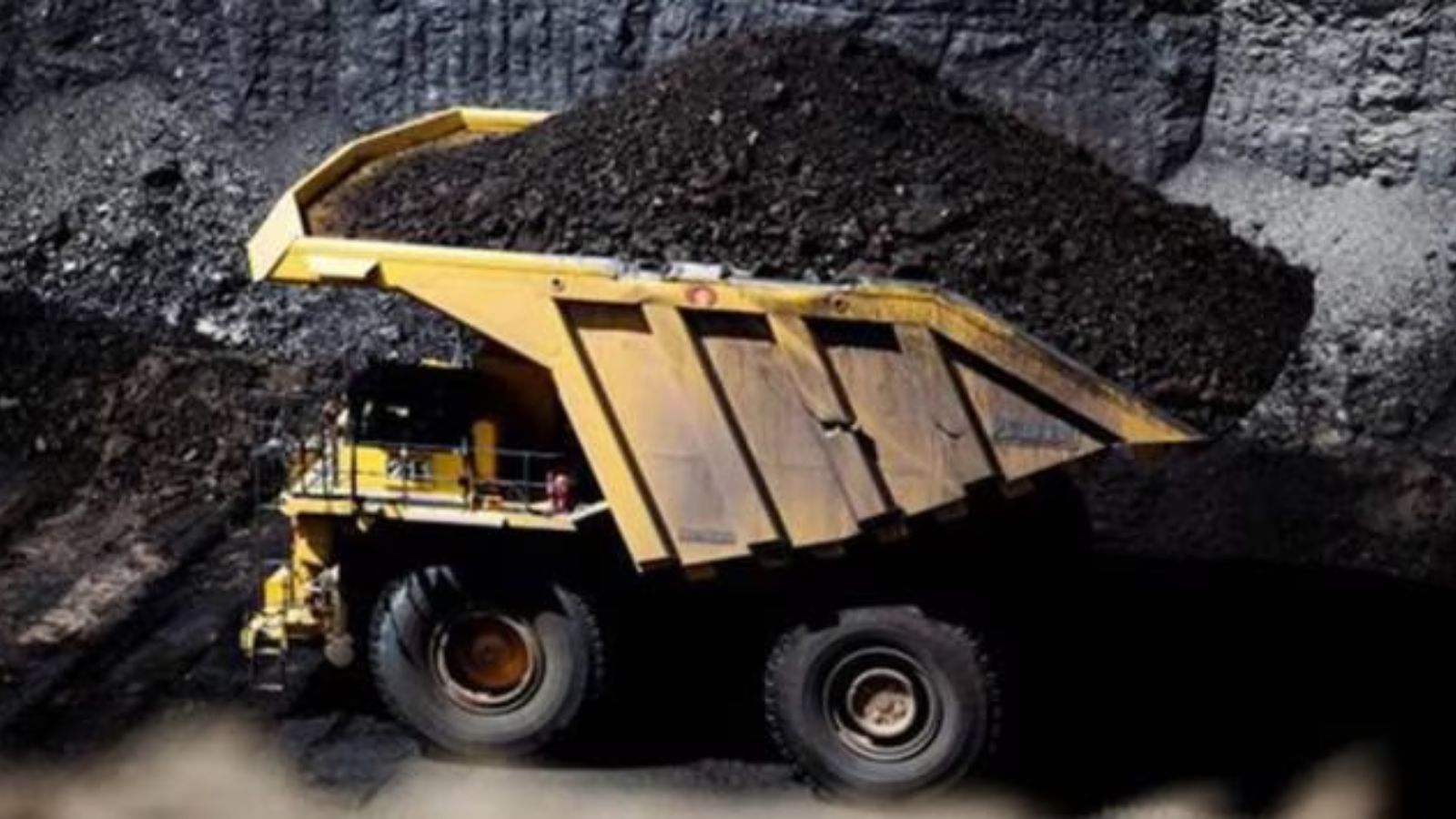 West Bengal coal smuggling case: Prime accused Anup Maji surrenders ...