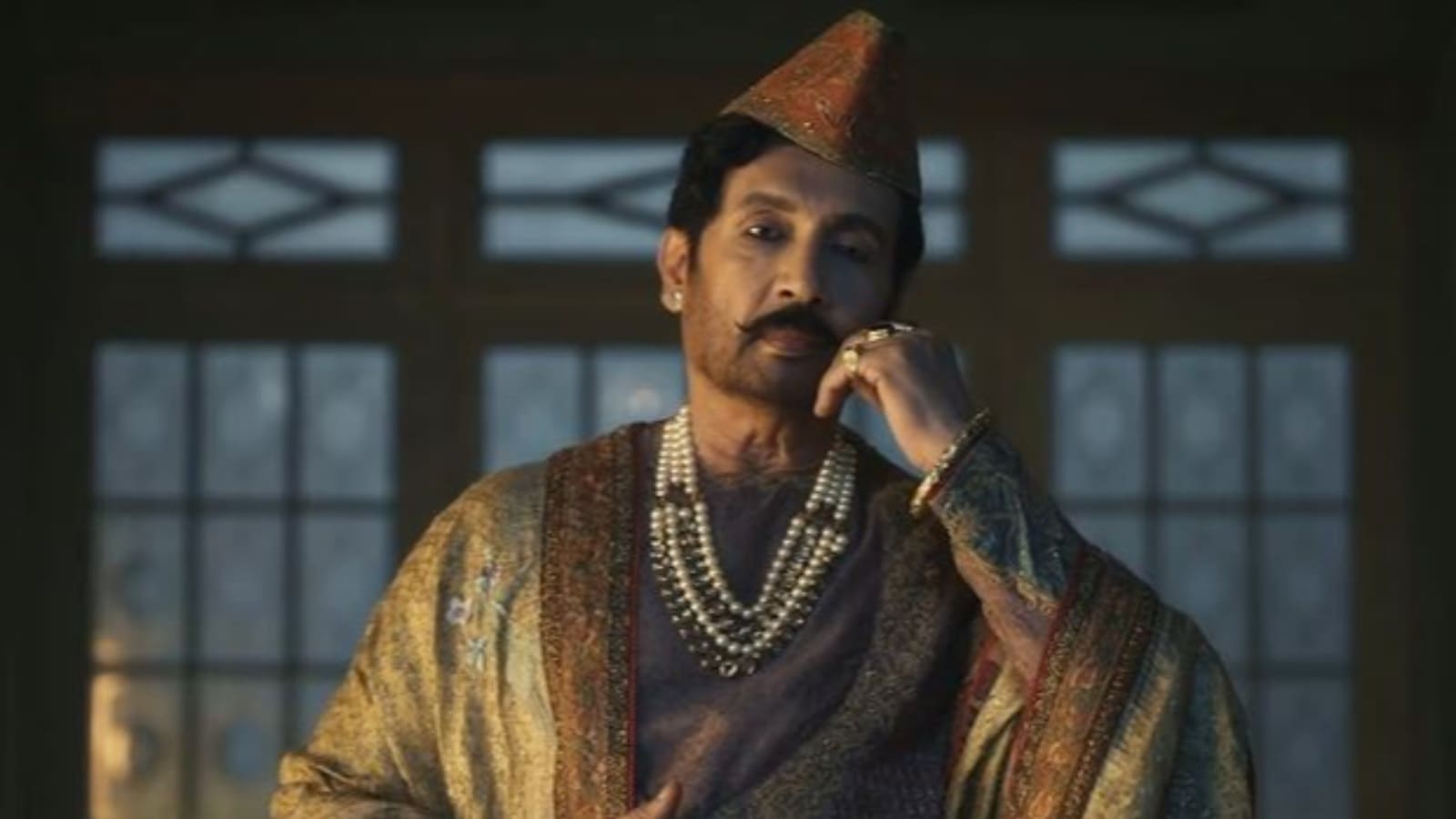 Shekhar Suman Dissects Heeramandis Unscripted Mid Air Sex Scene ‘manisha Koirala Was Looking