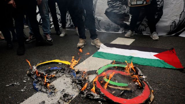 Riot police, protesters clash in Paris during May Day protests | World ...