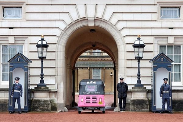 Pink E-Rickshaw driver from Uttar Pradesh wins UK’s royal award | World ...