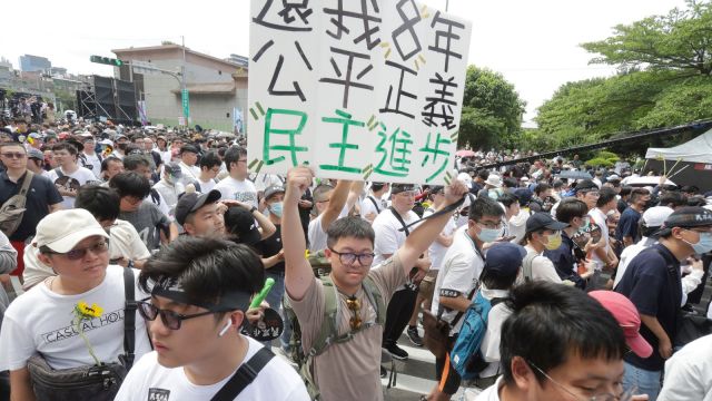 Tens of thousands protest against contentious Taiwan parliament reforms ...