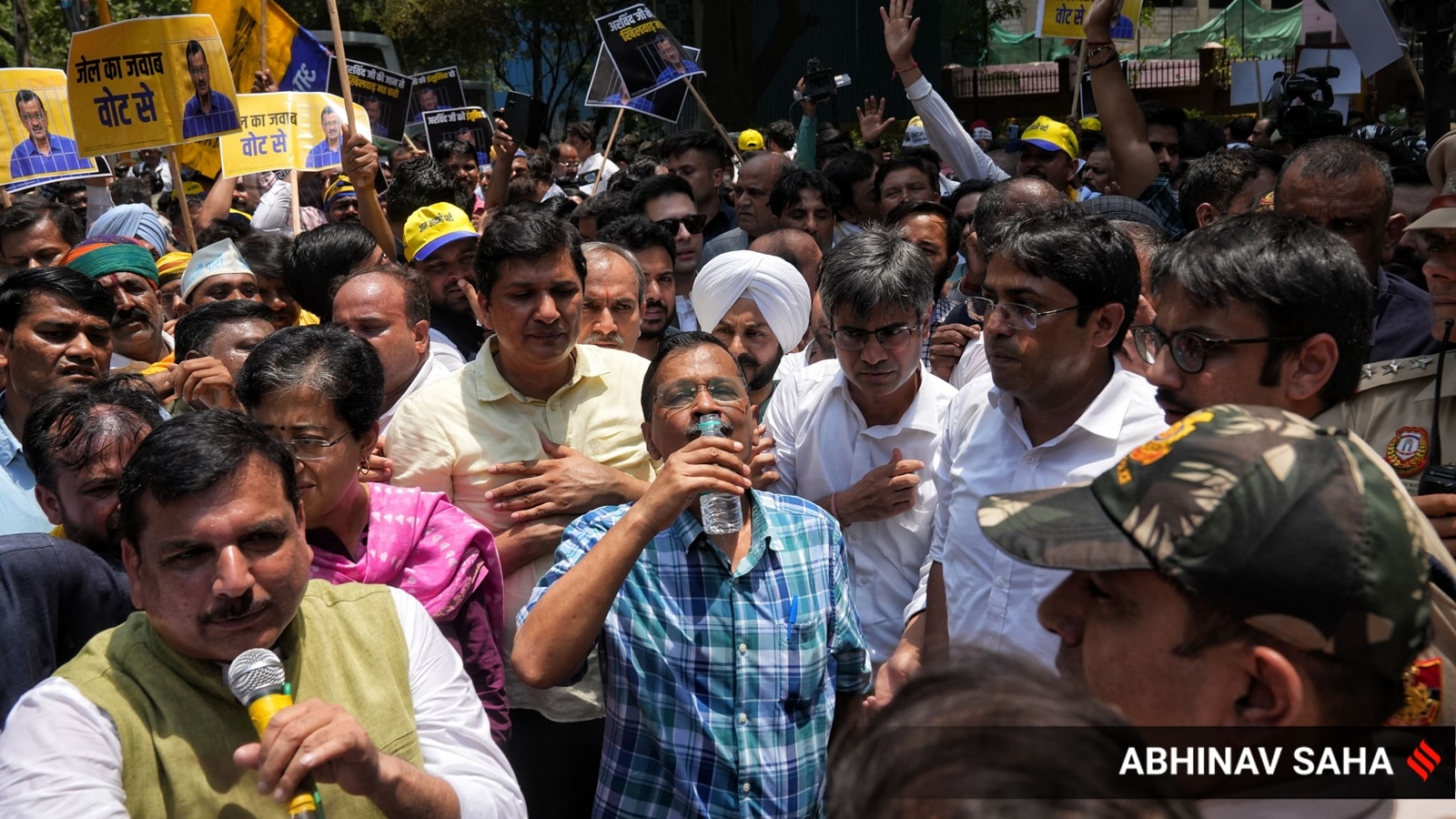 Protesting against aide’s arrest, Arvind Kejriwal says Modi has ...