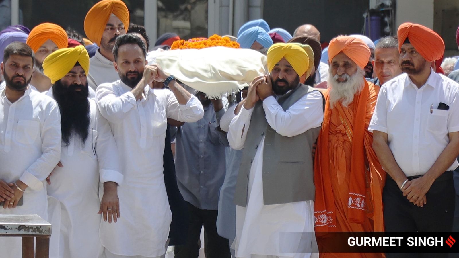 In tears, CM Mann announces award in Surjit Patar’s memory | Chandigarh ...