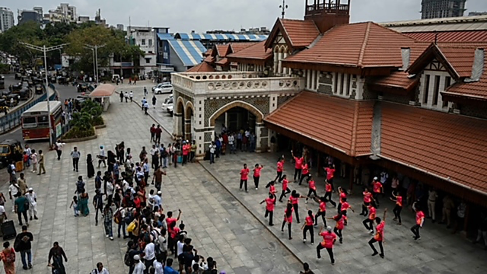 Menstrual Hygiene Day: Flash mob at Mumbai’s Bandra railway station ...