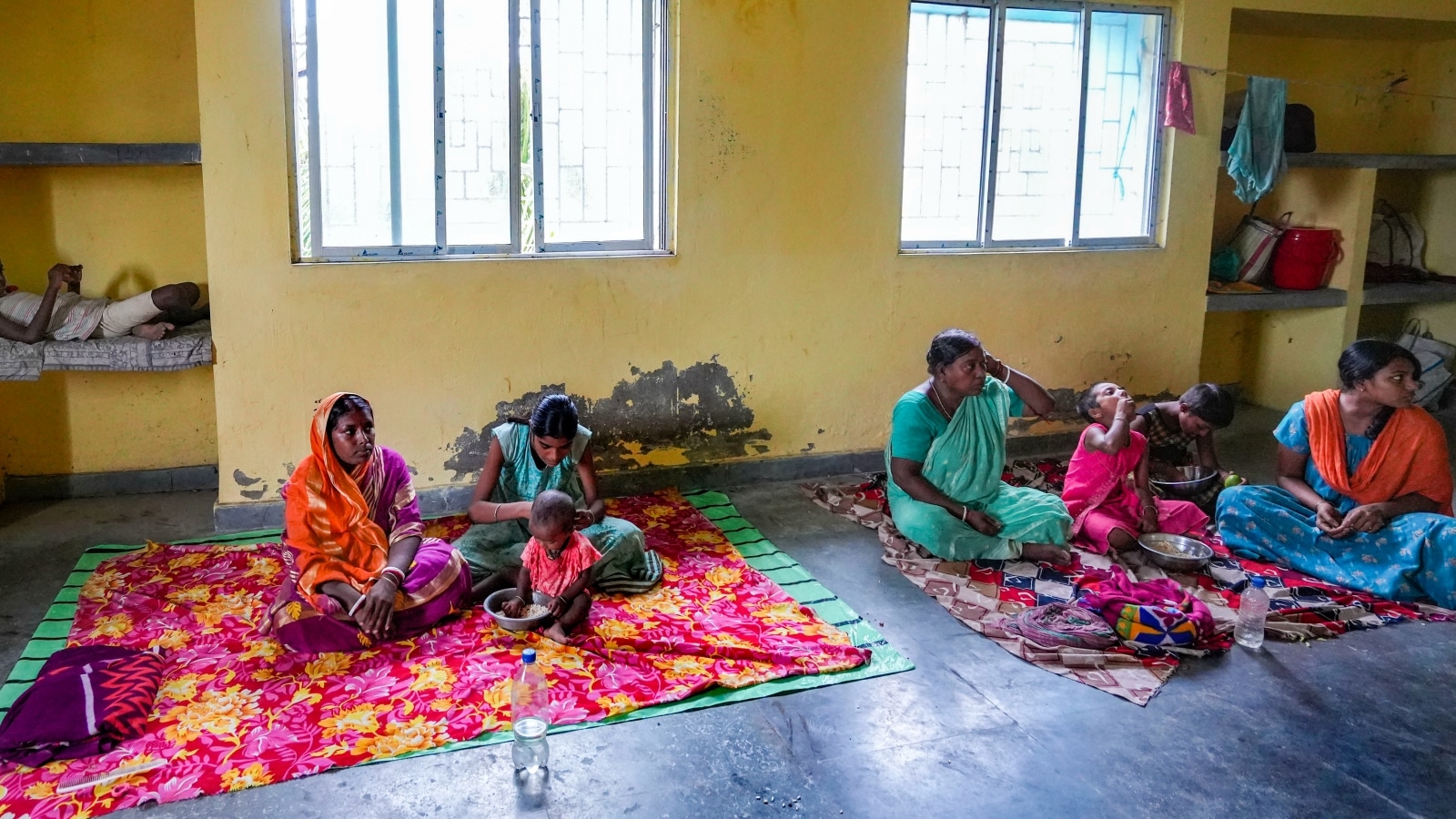 Cyclone Remal makes landfall in Bengal: Flights, trains cancelled ...