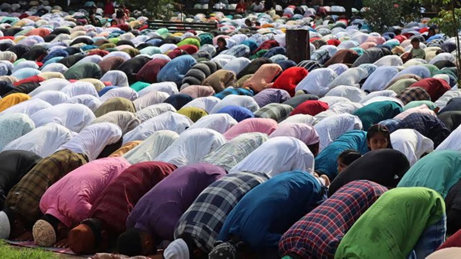 Case filed after Muslims offer Friday prayers on road in Karnataka’s ...