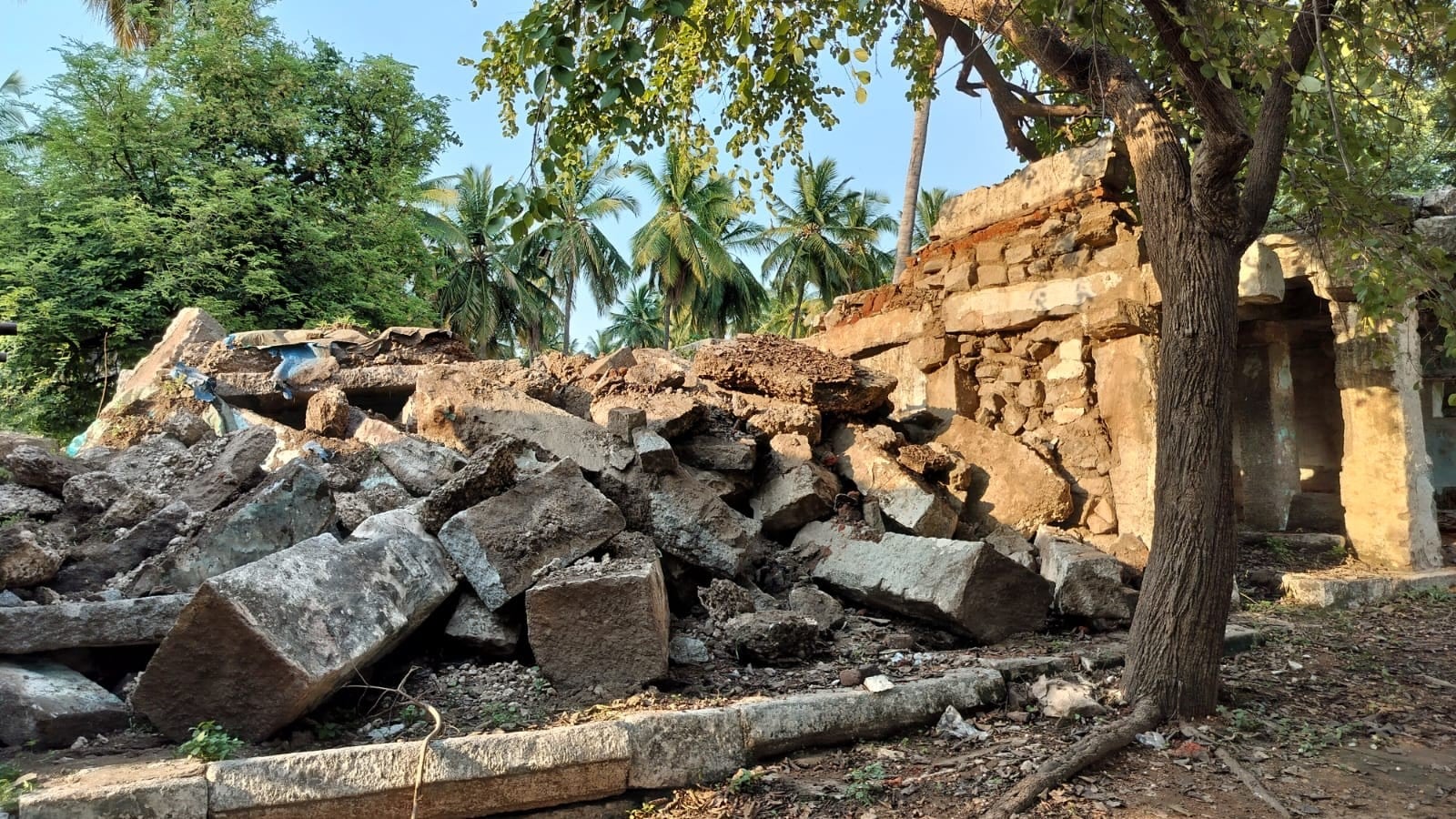 Restoration of collapsed pavilion at Hampi’s Virupaksha temple to begin ...