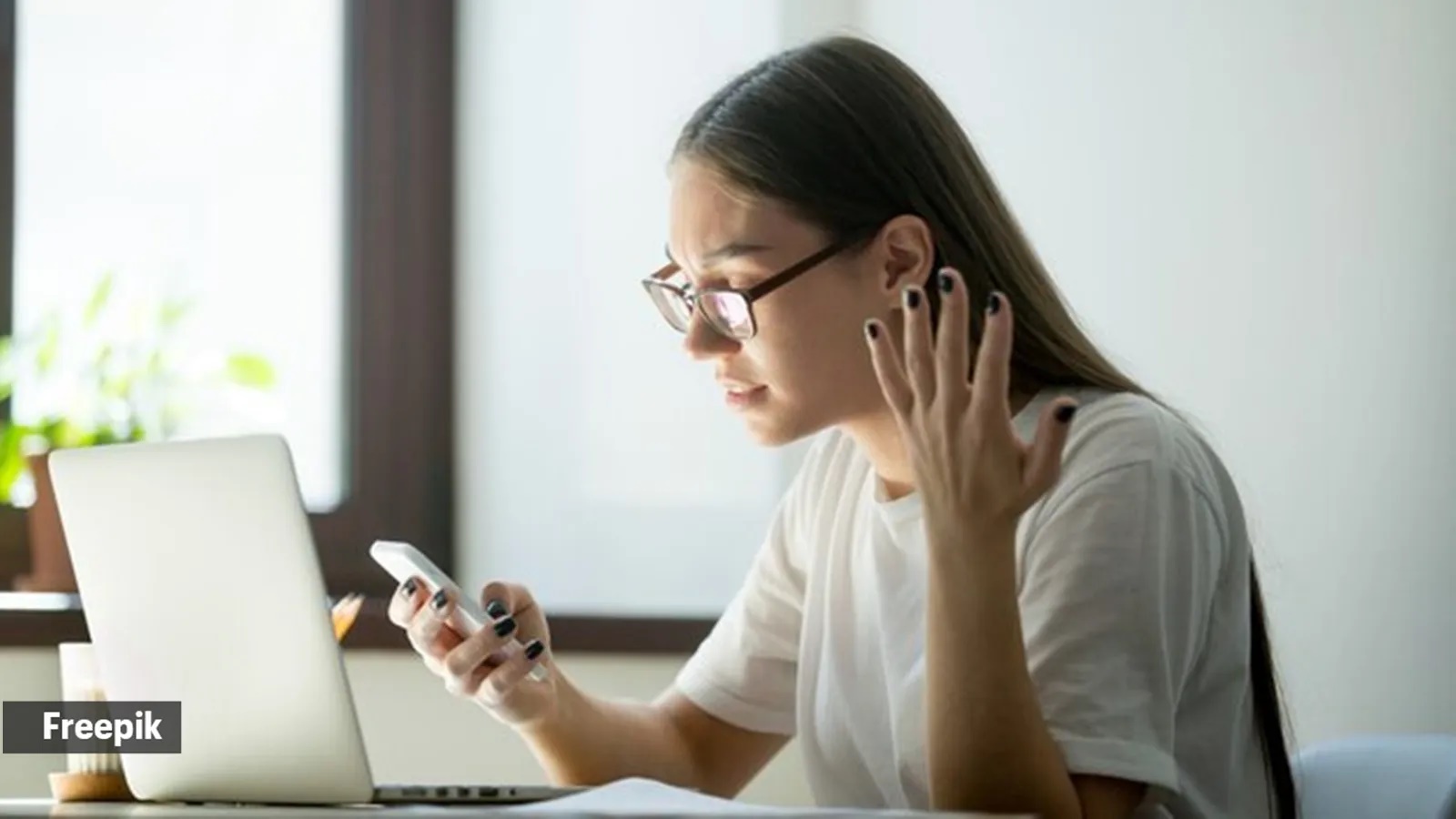 Bad posture while using phone could make your neck carry almost 27 kgs
