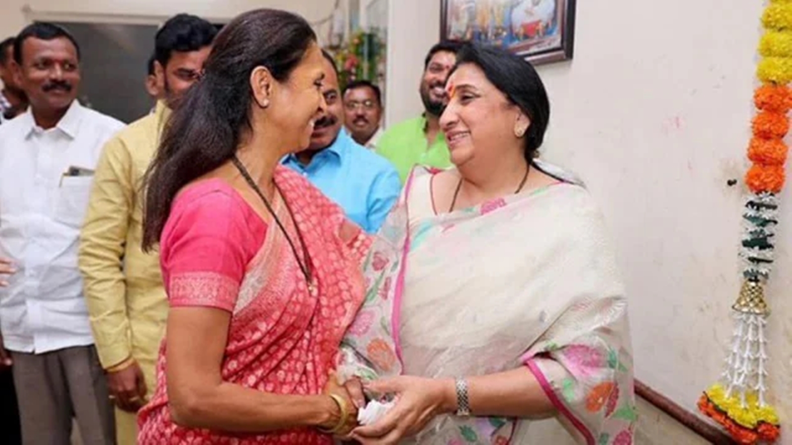Maharashtra: 11 constituencies cast votes today, all eyes on bitterly ...