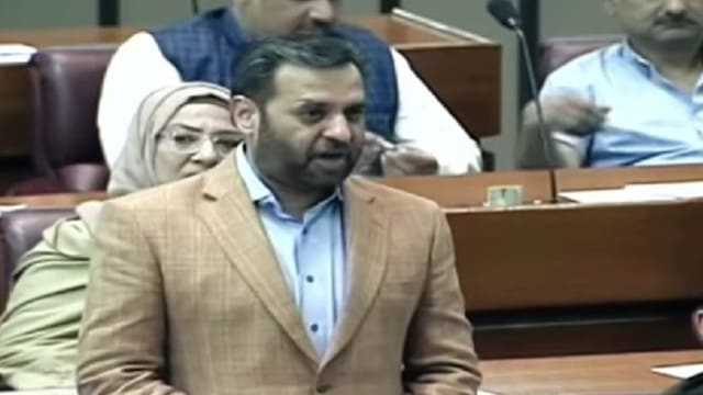 ‘India landing on moon, while children dying in Karachi after falling ...