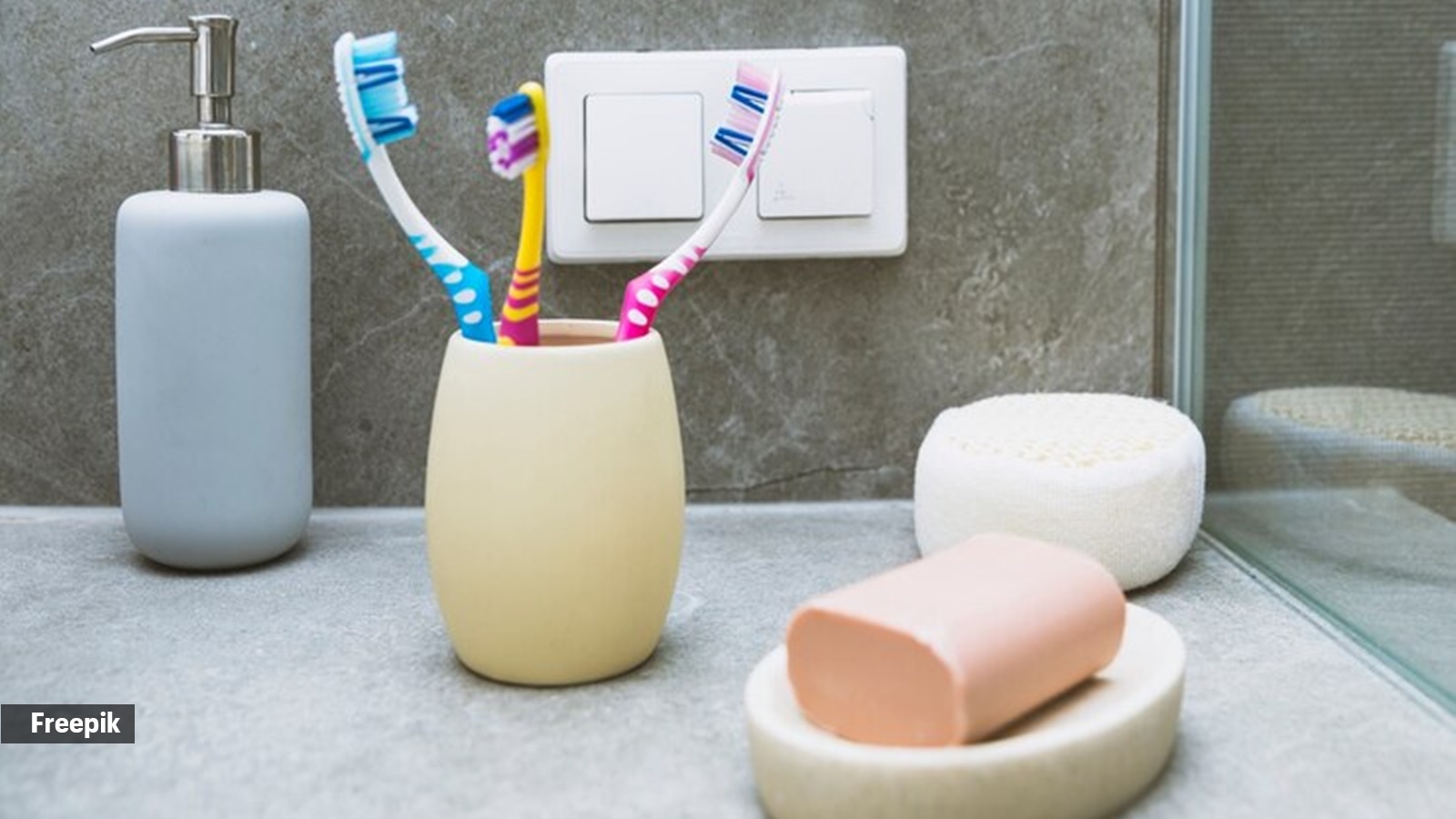 Ew, gross! This is why experts warn against storing your toothbrush in ...