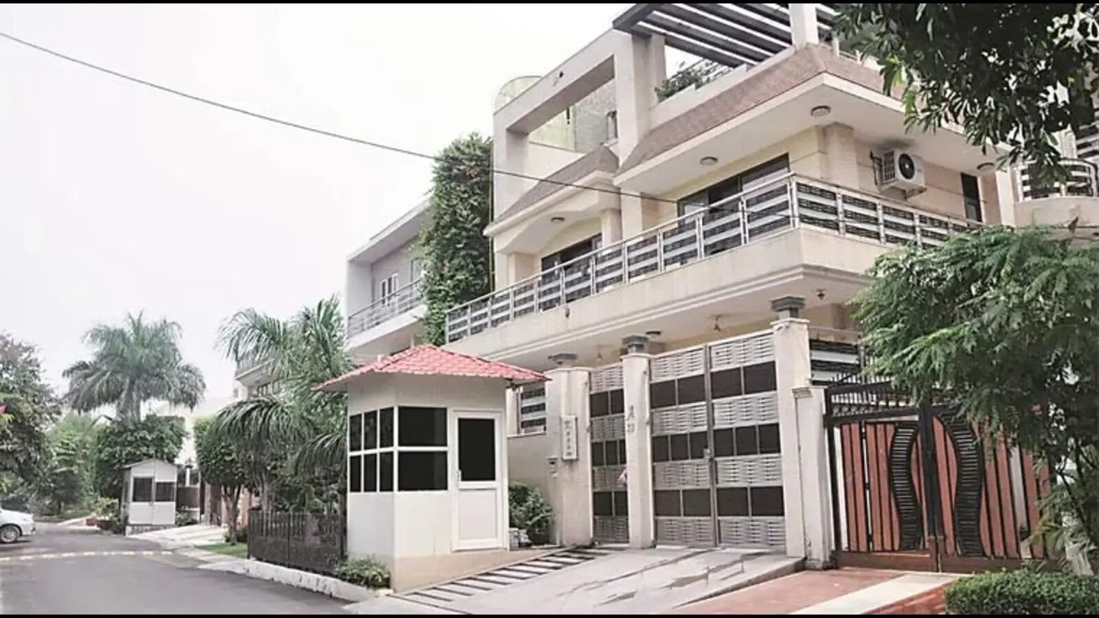 SC protects ex-NOIDA chief engineer Yadav Singh from arrest by CBI in corruption case | Delhi ...