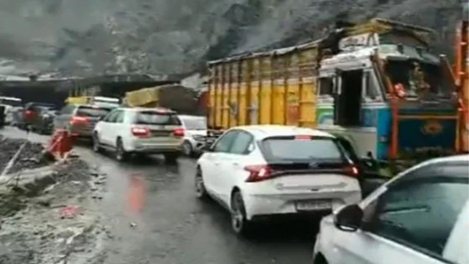 Massive landslide blocks Kishtwar-Paddar road as rains hit parts of ...