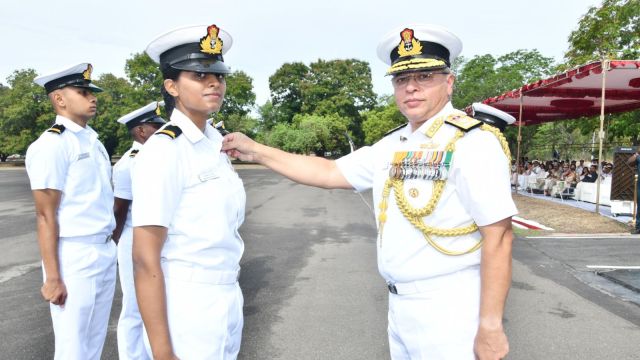 Sub-Lt Anamika Rajeev becomes Indian Navy’s first woman pilot with ...