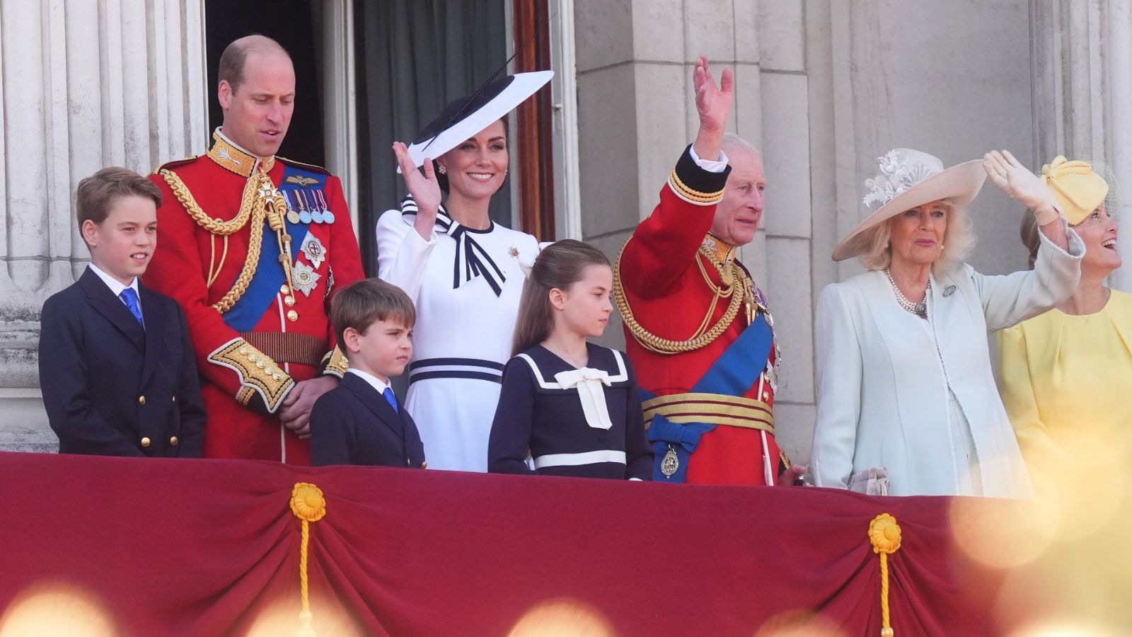 The Kate comeback: Princess of Wales joins royals on palace balcony as ...