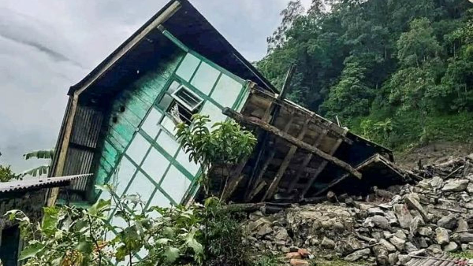 Over 1,200 tourists stranded due to landslides, rain in Sikkim, CM ...