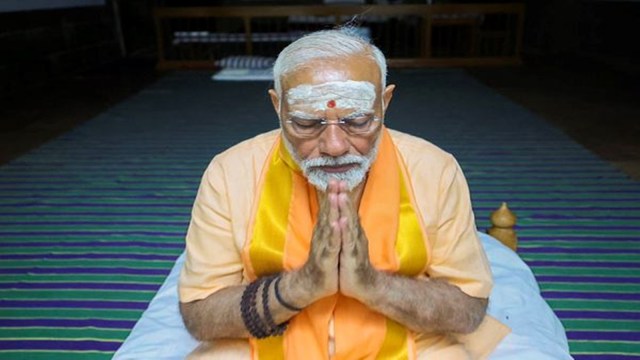 Watch | PM Modi performs prayers at Vivekananda memorial site as his ...