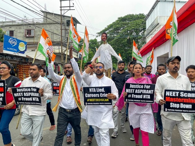 UGC-NET, NEET row: Student unions take to streets across country ... UGC-NET, NEET row: Student unions take to streets across country ...