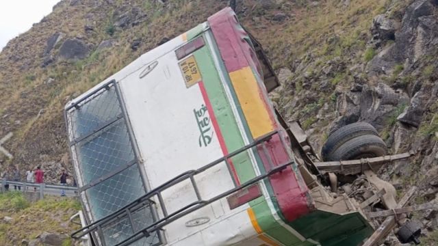 4 killed, 3 injured as HRTC bus falls off road in Shimla | Chandigarh ...