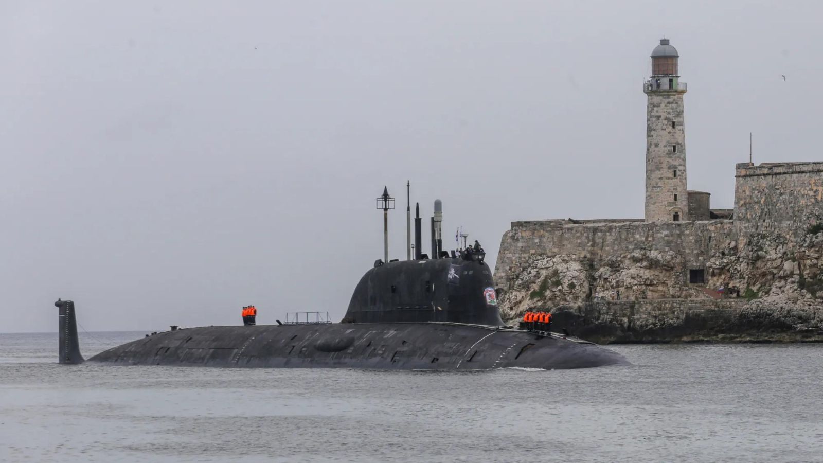 US submarine pulls into Guantanamo Bay a day after Russian warships ...