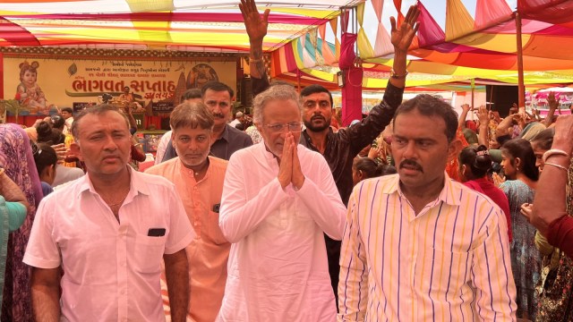 Veteran Congress leader Arjun Modhwadia who switched over to BJP wins ...