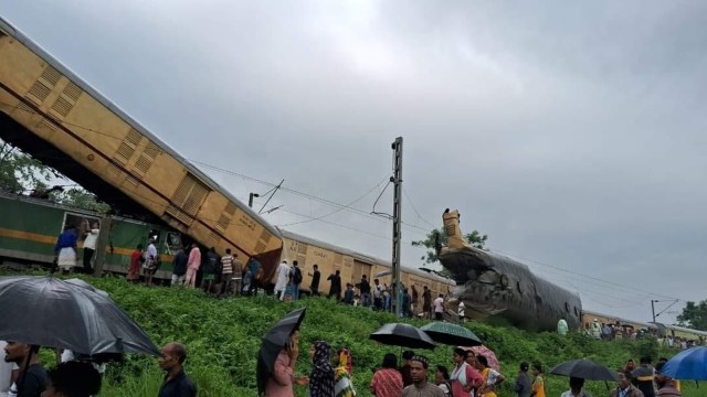 9 killed, over 40 injured as goods train rams Kanchanjunga Express in ...