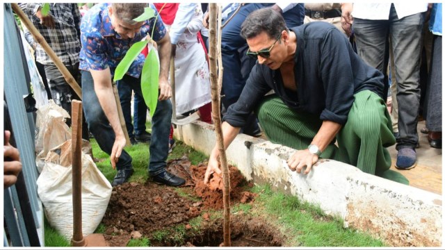 Akshay Kumar joins tree plantation drive in Mumbai, promotes ...
